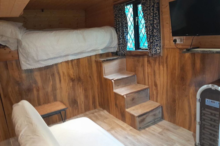 Sleep-in Beauty  In The Quite Countryside Surrounded By Nature - West Sussex