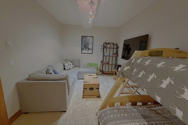 Modern Mountain Retreat - Walk To Village + Hottub - Big White Ski Resort, BC
