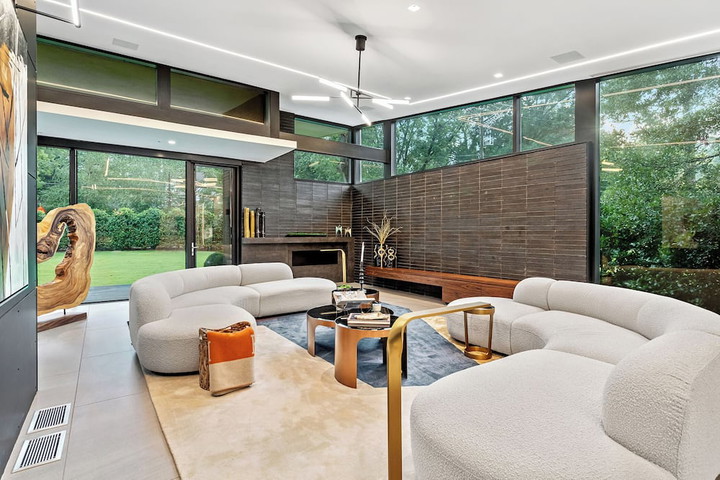 Contemporary Modern Estate In Delightful Atlanta With An Infinity Swimming Pool - Sandy Springs, GA