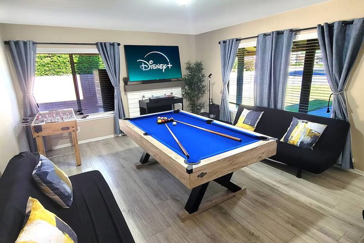 Shalimars Serenity, Spacious Pool With Jacuzzi, Games, Massage Chair, Ev Charger - Ontario, CA