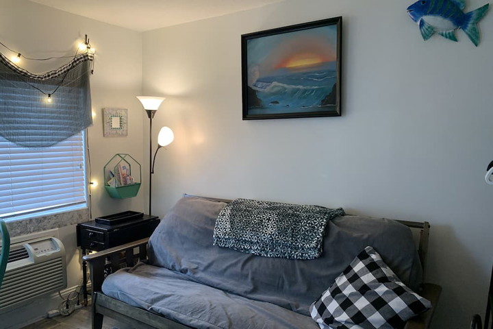 Central Location -- Short Walk To Beach/boardwalk W/ Parking And Heated Pool! - New Jersey