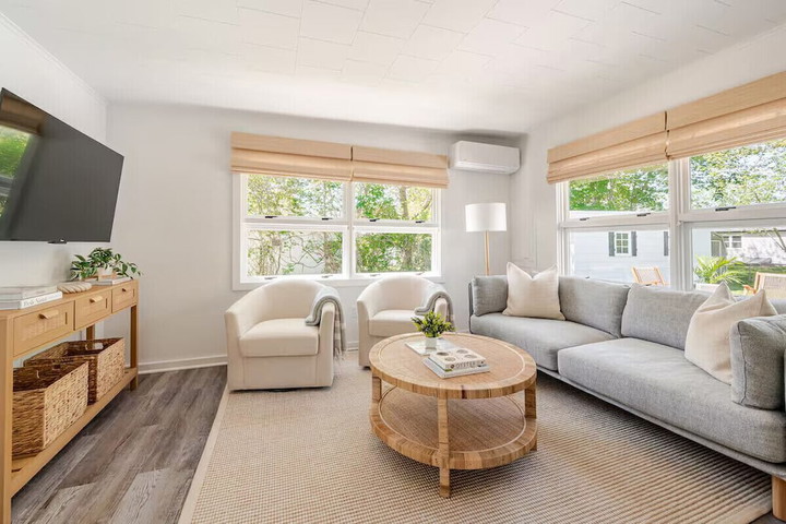 The Greenport Beach Cottage: 3 Min Walk To Beach, 1 Mile To Town - Greenport, NY