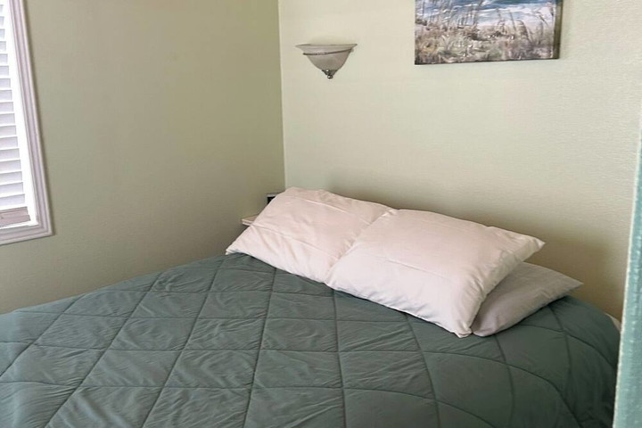 The Driftwood Retreat, With Pool Access! - Harlingen, TX