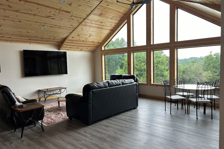 Lighted Hot Tub W/ 4 Bd/2.5 Baths And Very Close To Town. - Galena, IL
