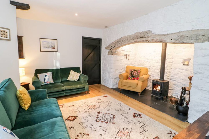 Sea Chest, Pet Friendly, Character Holiday Cottage In Conwy - Conwy