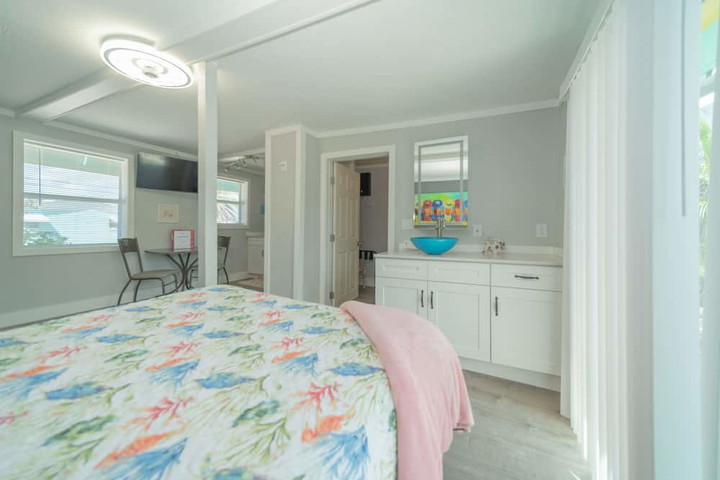Pet-friendly / Family-friendly Waterfront Vacation Rental + Free Boat Dockage! - Cabo Coral