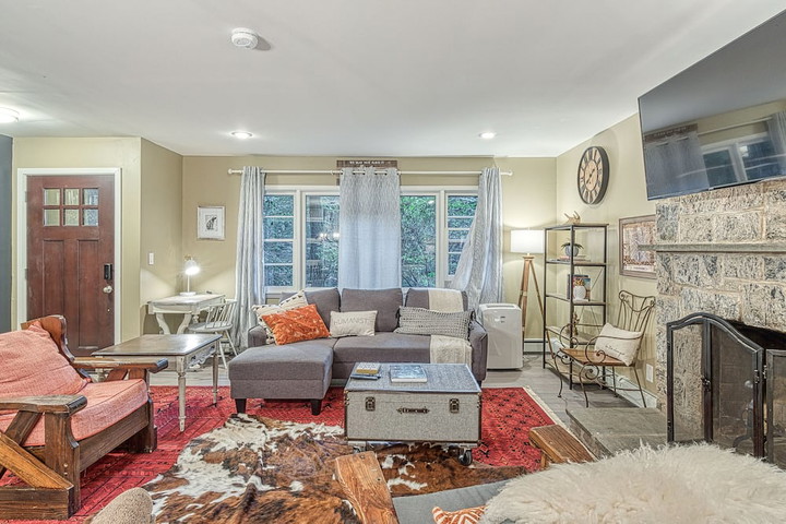 Your 5 Star Luxury Countryhome Getaway/w Brand New 7 Seater Hot Tub! - Stamford, CT