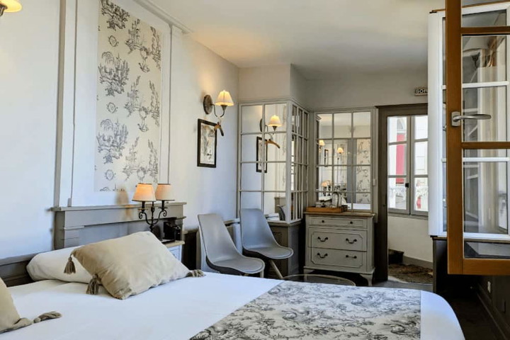 3 Guest Rooms For 2 People Perched In An Unusual House - Honfleur