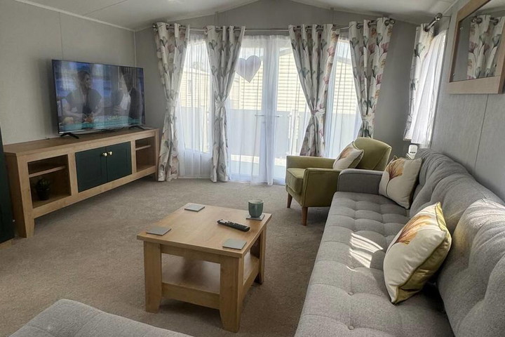 Fantasy Island Resort - The Sierra With Private Hot Tub - Eastgate E5 - Ingoldmells