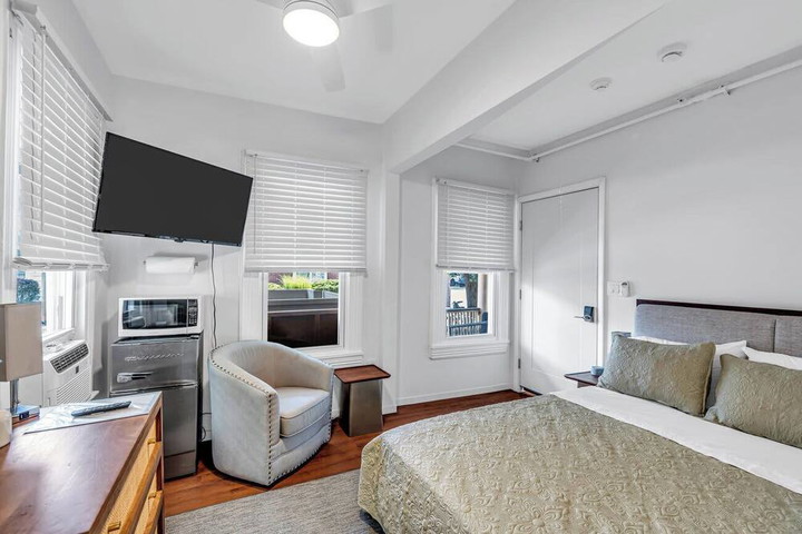 Fully Renovated Ocean Grove Queen Suite #2 - Asbury Park, NJ