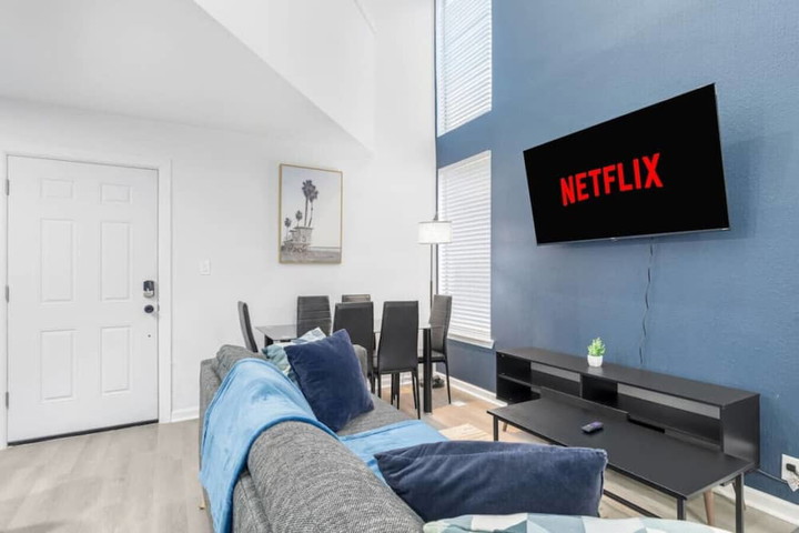 5 Min To Love Field | Gated+guard | 3br | Parking - Dallas, TX