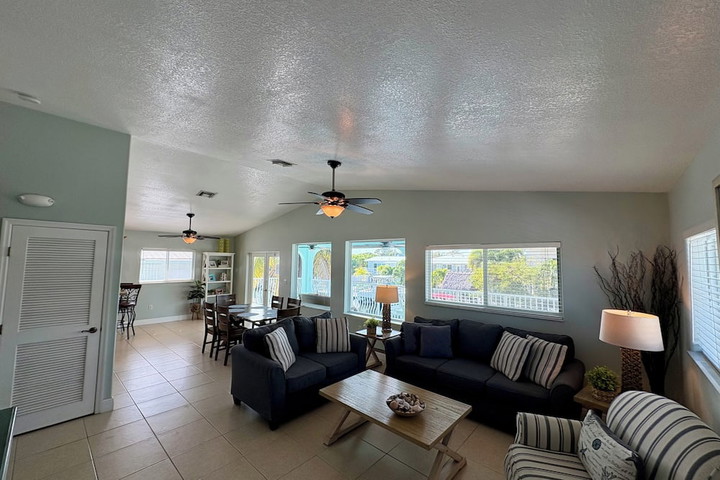 Yellowtail Island Retreat - 3br Keys Home W/ Pool, Dockage, Porch & Canal Access - Marathon, FL