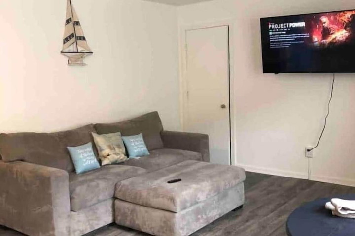 The Sea-clusion 5 Cozy Apartment Across From The Beach - Norfolk, VA