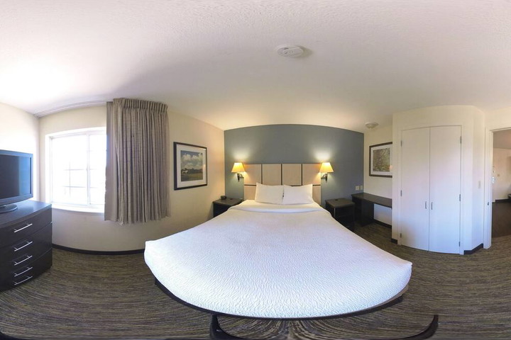 Coratel Suites Extended Stay Msp Airport Minneapolis-queen Suite Kitchenette Ns - Edina, MN