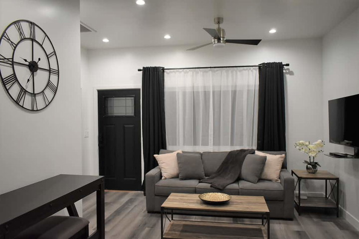 1-bed/1-bath Guest House, Central Ac, Wi-fi, Parking/ev, In Fabulous Los Angeles - Los Angeles