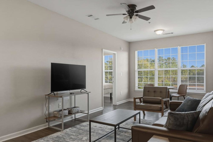 Modern Apt Near Unc Pembroke W/pool & Gym Access - Pembroke, NC