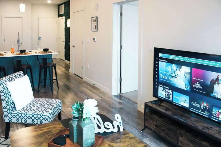 Downtown Walk To Restaurants, Golf Simulator, Gym, Free Parking - Louisville, KY