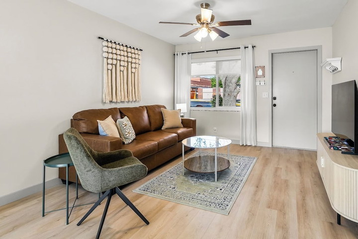 Rental Includes Entire Property- Both Units! <Br>stay In A Freshly Renovated Mount Dora Duplex With Two Private 1br/1ba Units. Perfect For Traveling Together While Enjoying Your Own Space7 Min Walk  To Downtown, Shops, And Restaurants. - Kelly Park, Apopka