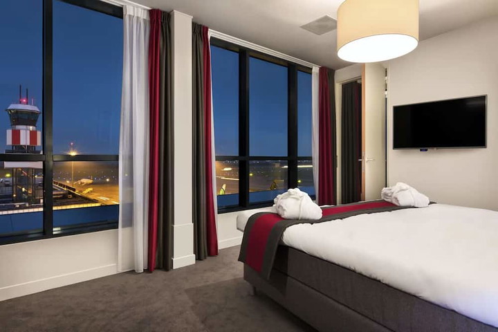 Minutes To Blijdorp Zoo, Steps To The Terminal! Onsite Dining, Airport View! - Schiedam