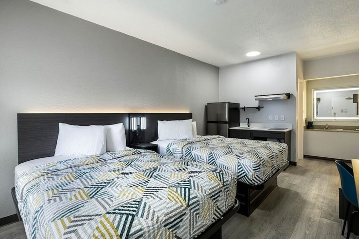 2 Full Beds | Non-smoking, Kitchen - Jacksonville, NC