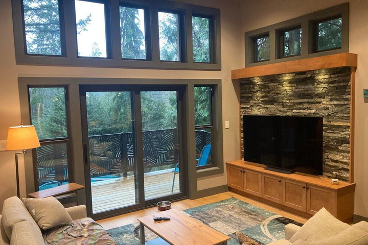 New Modern Coach House On Killarney Lake, Five Minute Drive From The Ferry. - Bowen Island