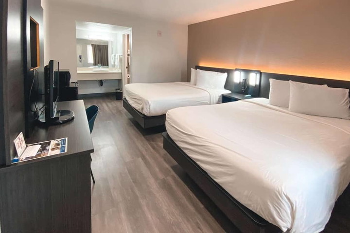 2 Accommodations Great For Adventure Seekers | Free On-site Parking! - Sacramento, CA