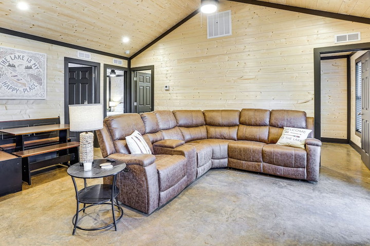 Kentucky Lake Escape: Family Cabin W/ Fire Pit - Kentucky Lake