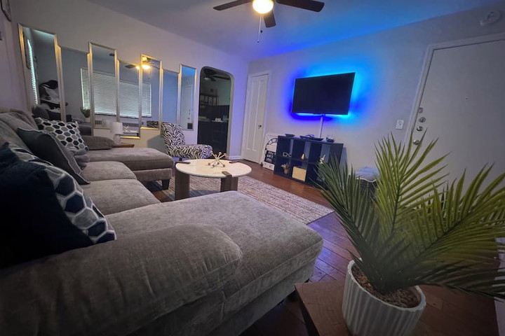 Forget Your Worries In This Spacious, Serene 1-bedroom Unit With Lots Of Charm. - Cincinnati, OH