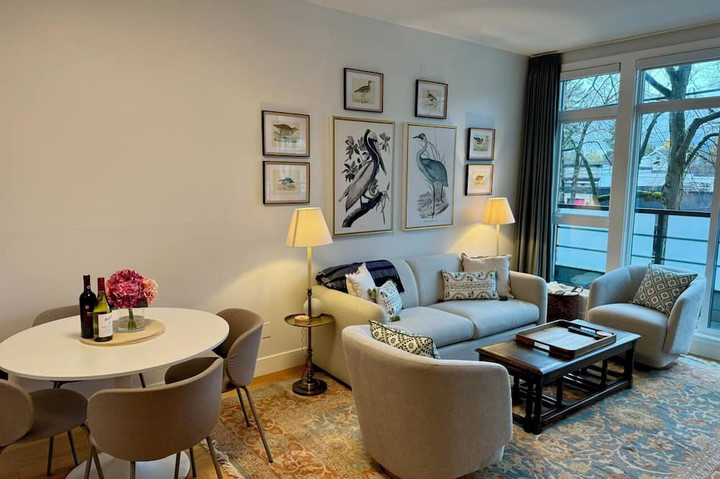 Modern Luxury Kitsilano Apartment - British Columbia
