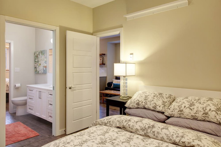 Modern Guesthouse On Galloping Goose Close To Sooke Potholes - Sooke