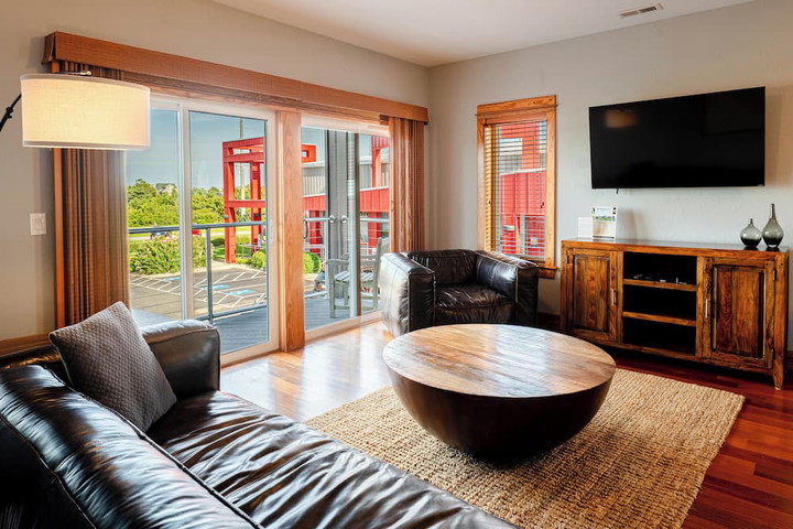 Waterfront 3-bedroom, 2.5-bathroom Suite At Real Watersports - Outer Banks, NC