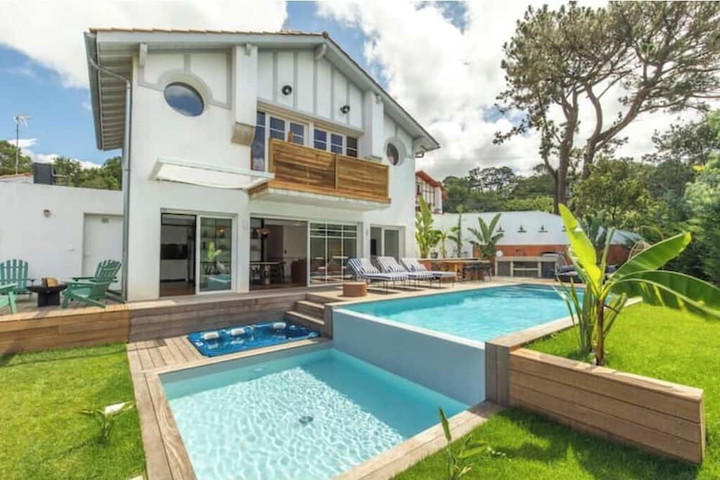 Villa Bello Heated Pool & Hot Tub - Bayonne