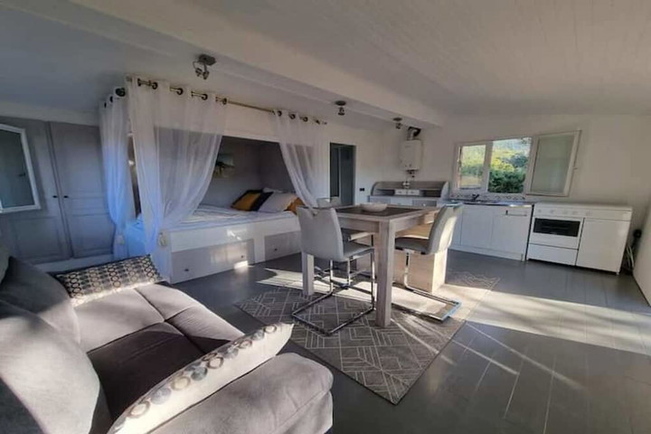 The Hut - An Experience In The Maquis - Sartène