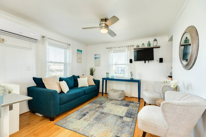 Nearby Beach Access | Kayak | Fenced Yard | Kids Playset | Community Pool Nearby | Pets Welcome - Galveston Island, TX