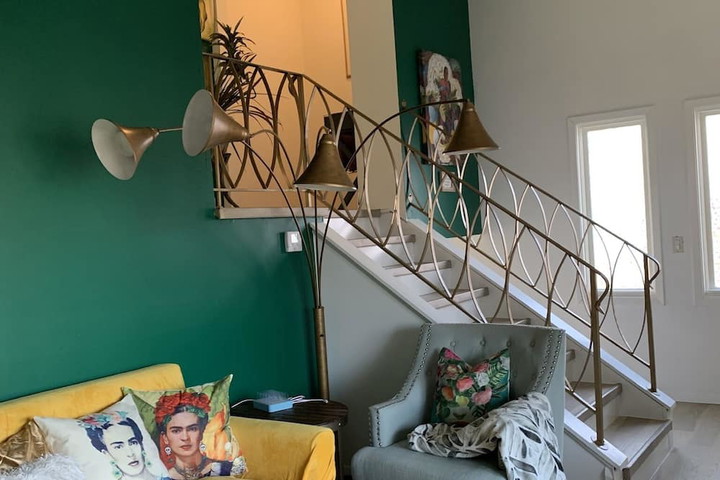 Pet Friendly, Near Ohare, Fenced In, Cheerful Frida & Diego Home, Up To 6 Ppl - Arlington Heights, IL