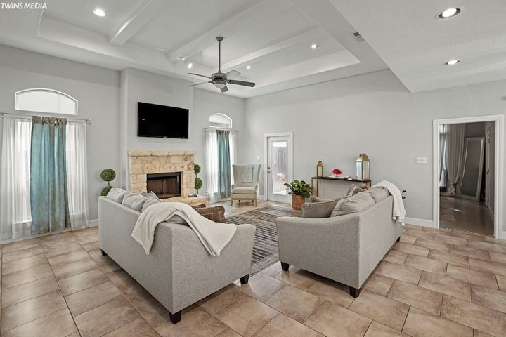 Luxury Living, La Cantera, Six Flags, & Hiking! - San Antonio, TX