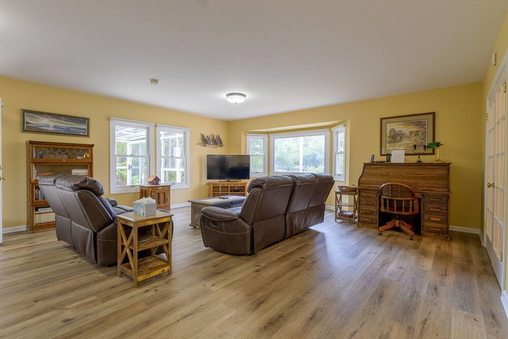 Historic Farm House | Great Location | Petaluma - Petaluma, CA