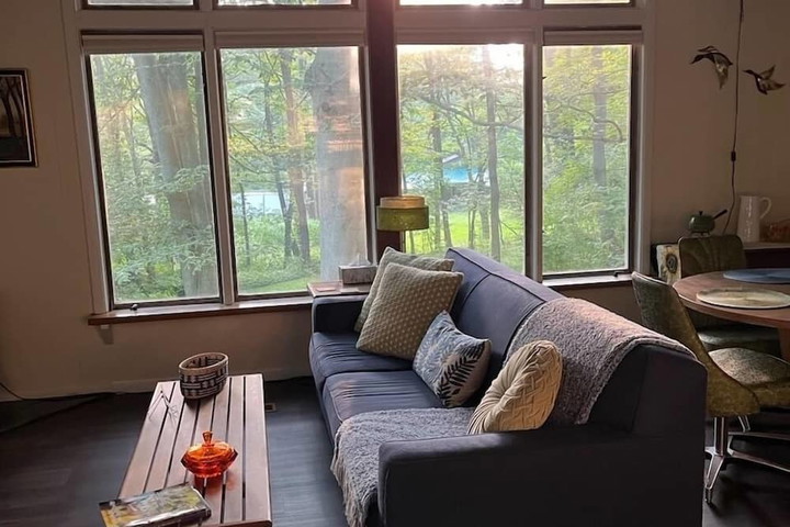 Mid Century Guest House On Wooded Lot - Willoughby, OH