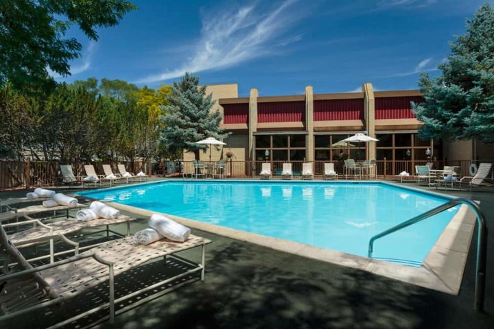 Your Relaxing Getaway Awaits! Outdoor Pool, Free Parking, Pets Allowed! - Elko