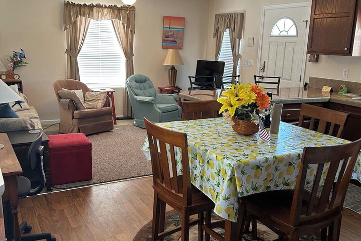 Charming Waterfront 2-bedroom Mobile Home In Old Homosassa With Direct Access! - Homosassa, FL