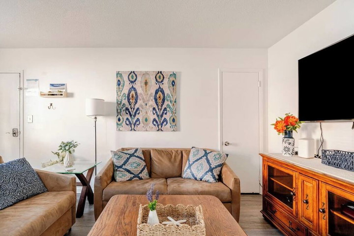 Oceanfront 2br Walk To Atlantic Park - Virginia Beach, VA