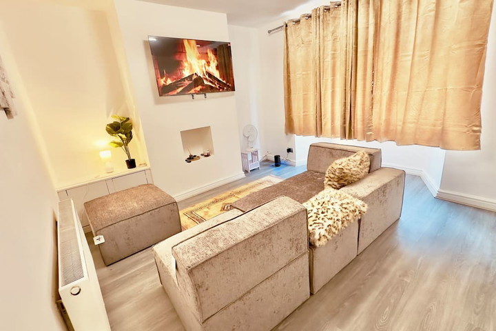 Ashley Nikky Luxe - Oldham