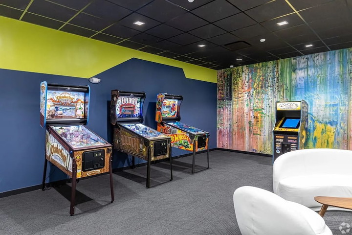Fully Furnished Private Studio . Free Gym, Free Utilities, Free Parking & Wifi - Hartford, CT