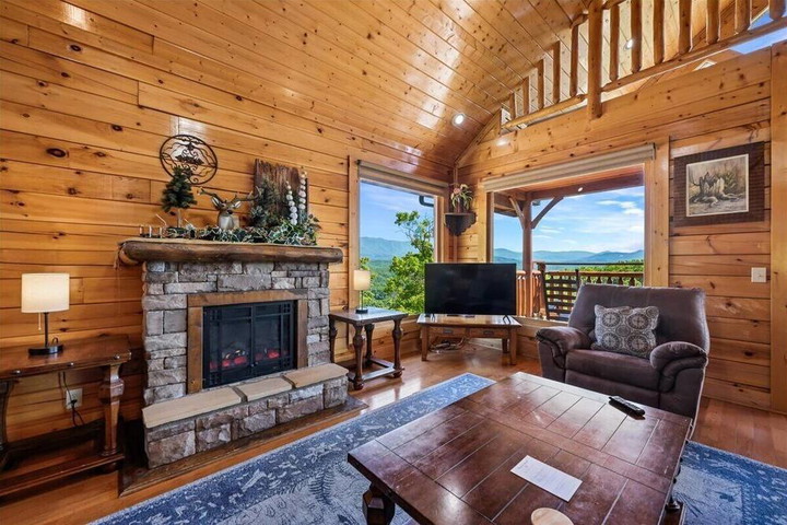 Romantic & Relaxing Smoky Mountain Hideaway - Sevierville, TN