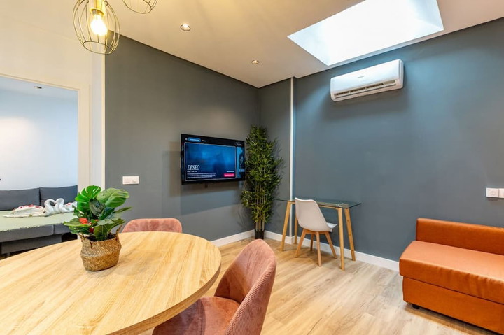 Spacious And Modern 2-bedroom Apartment Comillas - Getafe