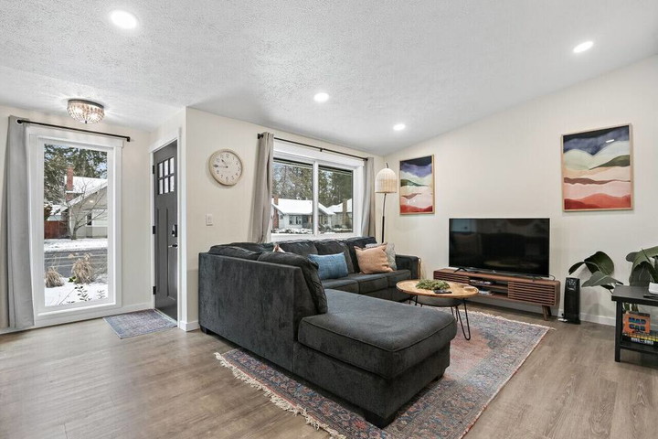 Upscale Rockwood Boho Townhouse - Spokane Valley, WA