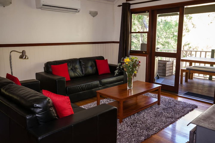 3 Bedroom Sleeps Up To 6 Guests, Features 3 Bedrooms And A Large Living/dining Plus Veranda - Margaret River