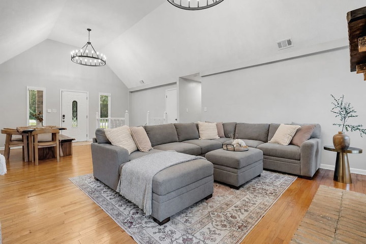 Chapel Haven \\\\ 6 Bedrooms \\\\ 4 Bathroom \\\\ 8 Beds \\\\ 2-unit Home \\\\  2 Kitchens - 塔拉哈西