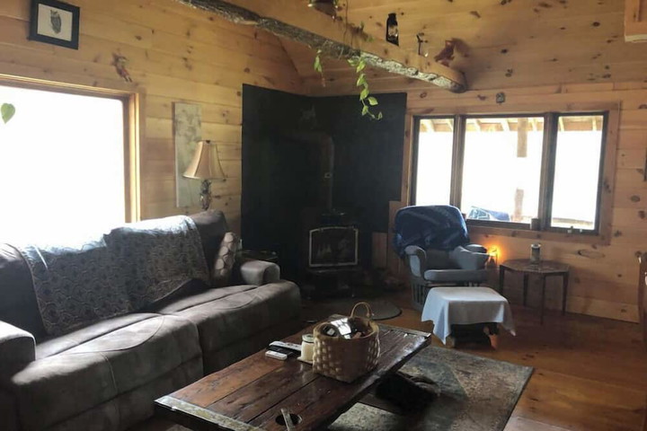 Rustic Cabin On Private Pond And 7 Acres! Woodstove, Porch For Wildlife Viewing - Connecticut