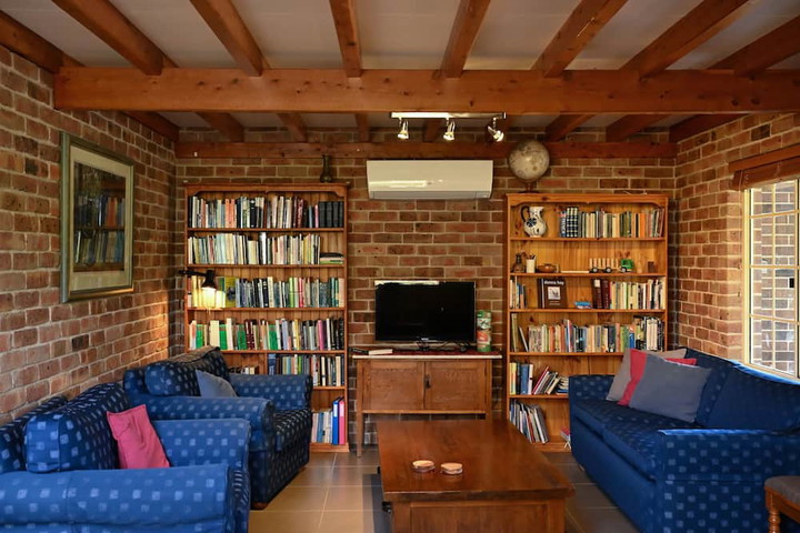 Home With Office | 2 Bath| Quiet & Private | Walk To Cbd | Long Stays Welcome - Armidale